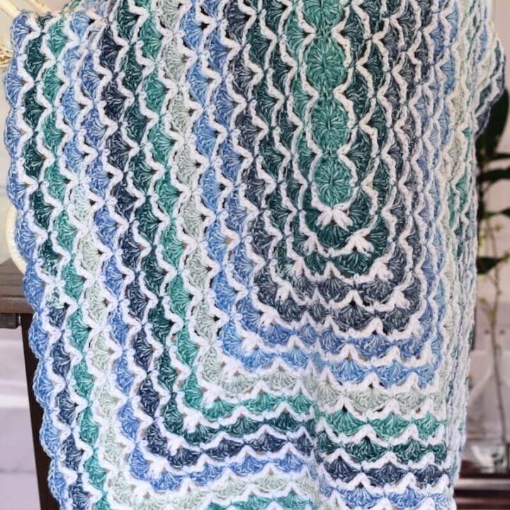 Easy rectangular crochet shawl pattern (Wrap) - Zamiguz Crochet Creations