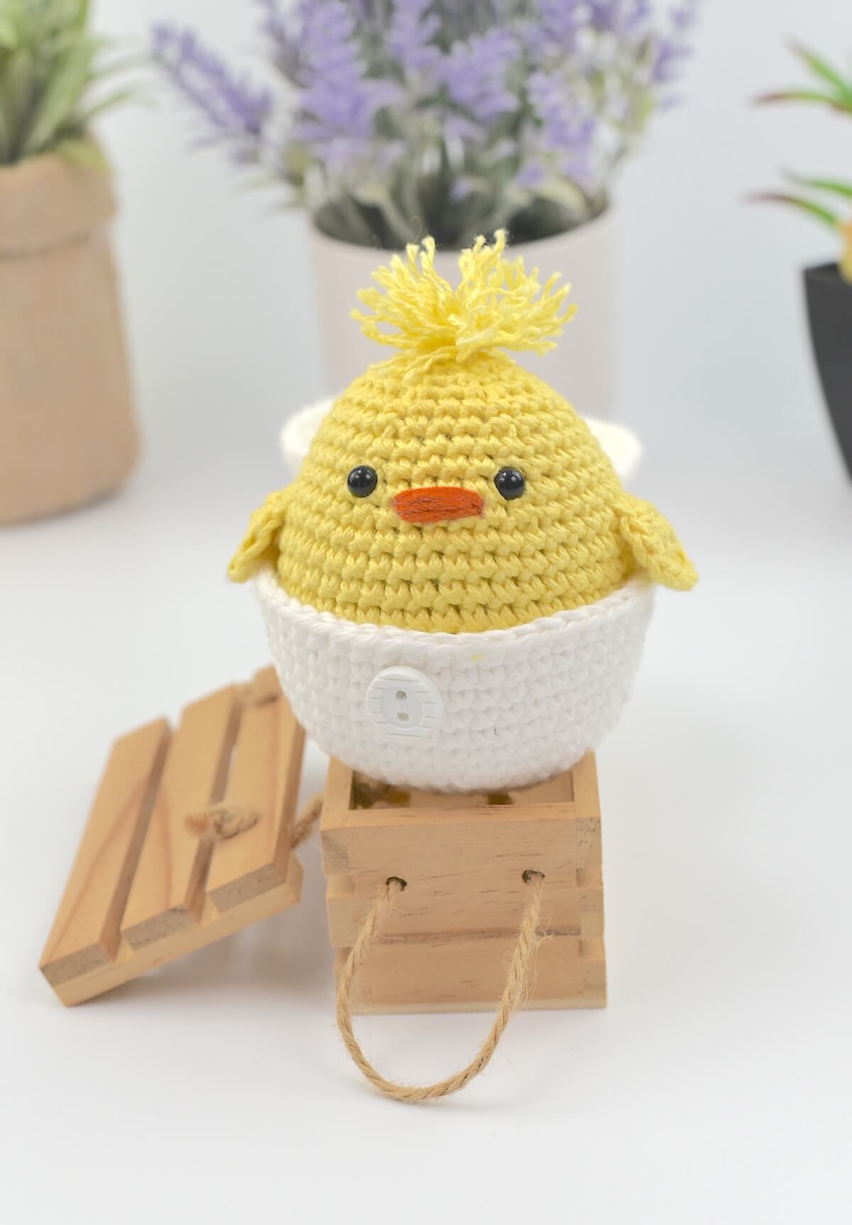 No-Sew Chick Crochet in an Egg | Free Pattern - Zamiguz