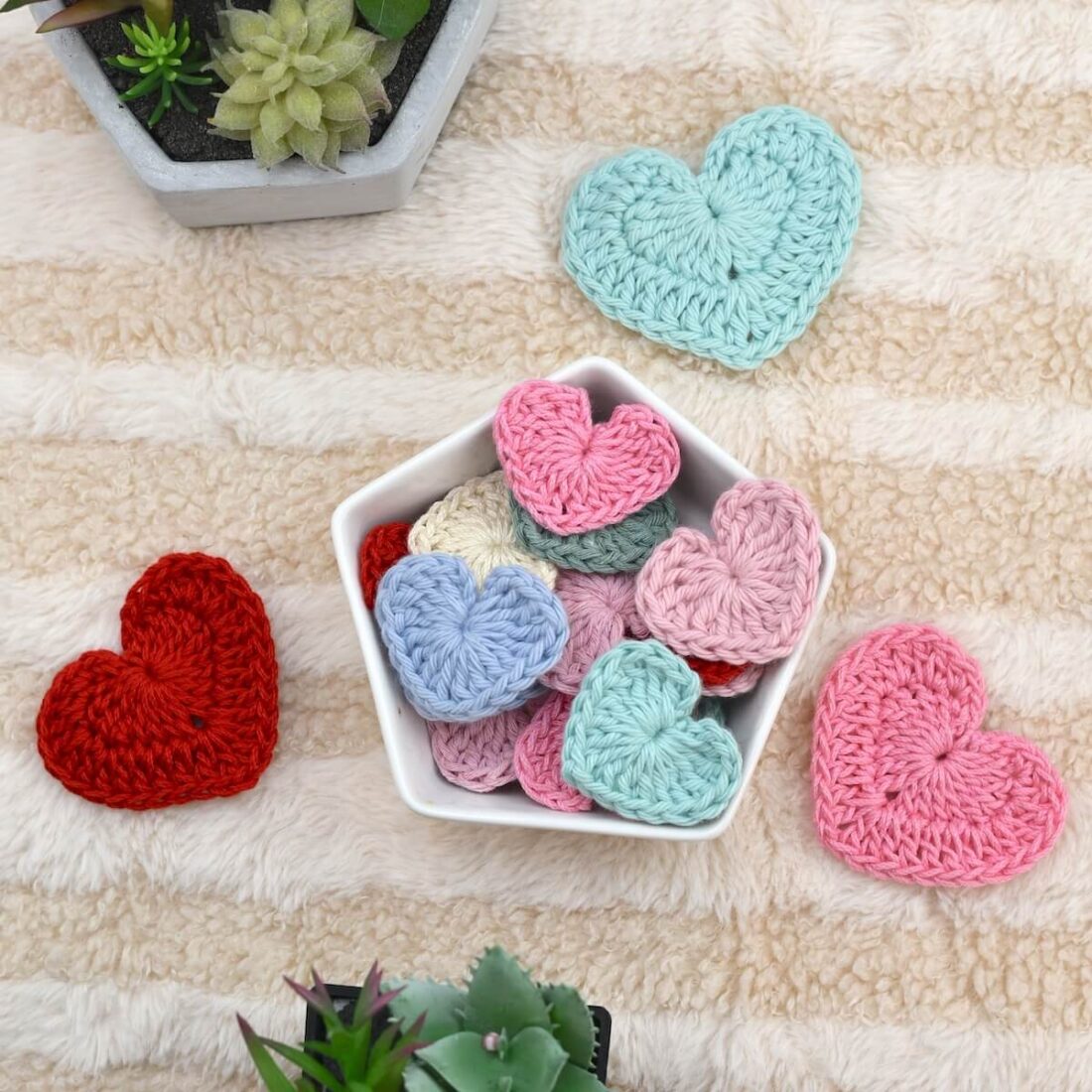 Simple Crochet Heart Pattern | 2 sizes - Zamiguz Handmade