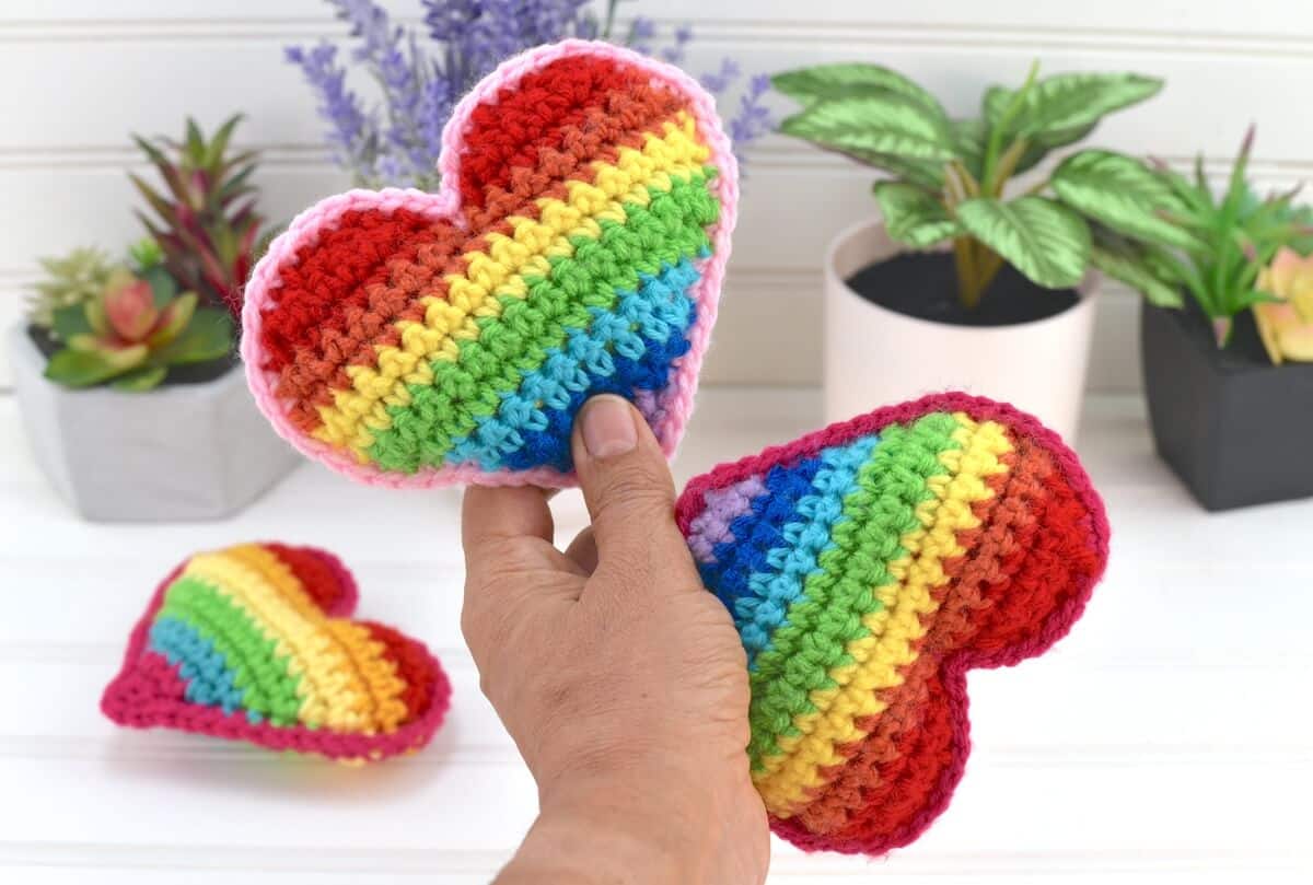 How to Crochet a Rainbow Heart [2D Pride Flag Heart] - Zamiguz