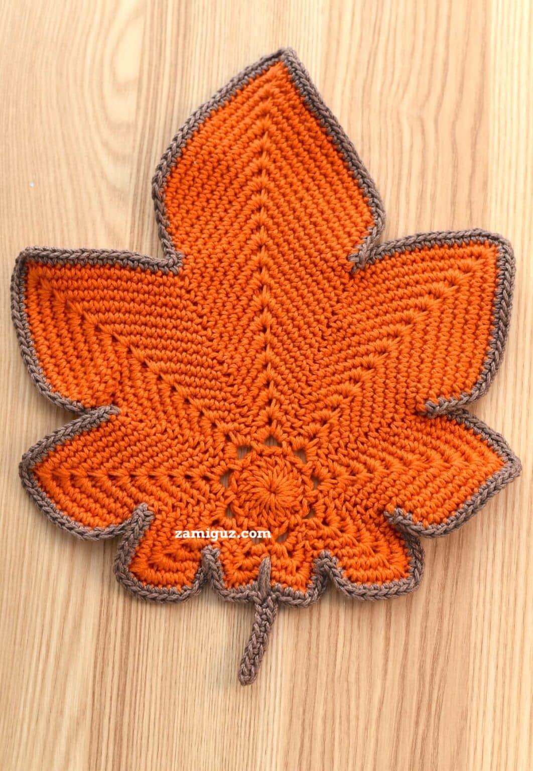 Maple Leaf Crochet Pattern (Perfect for Fall!) - Zamiguz